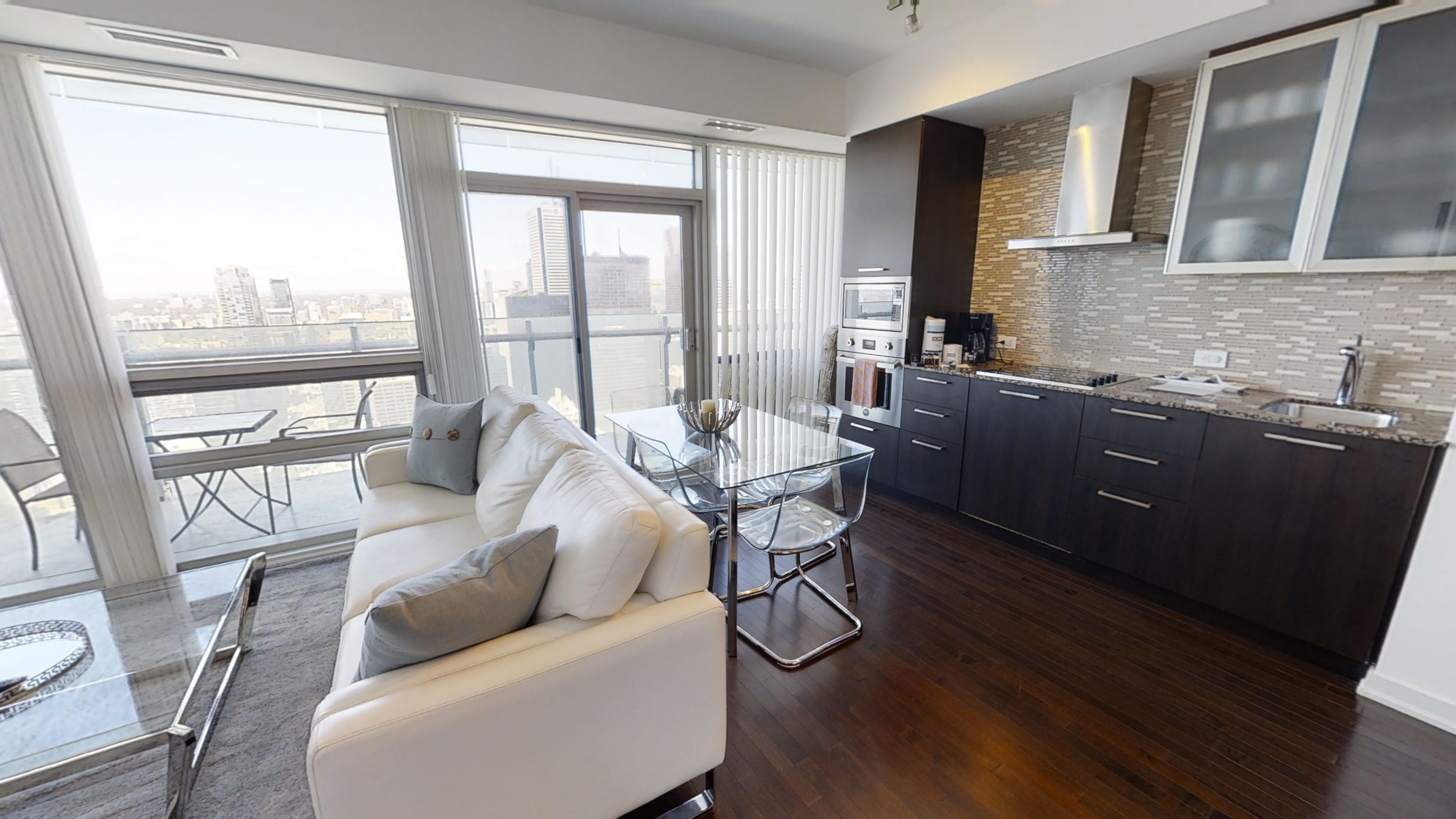 Stunning Furnished Suites With Modern Finishes - Elegant Urban Retreat - Toronto